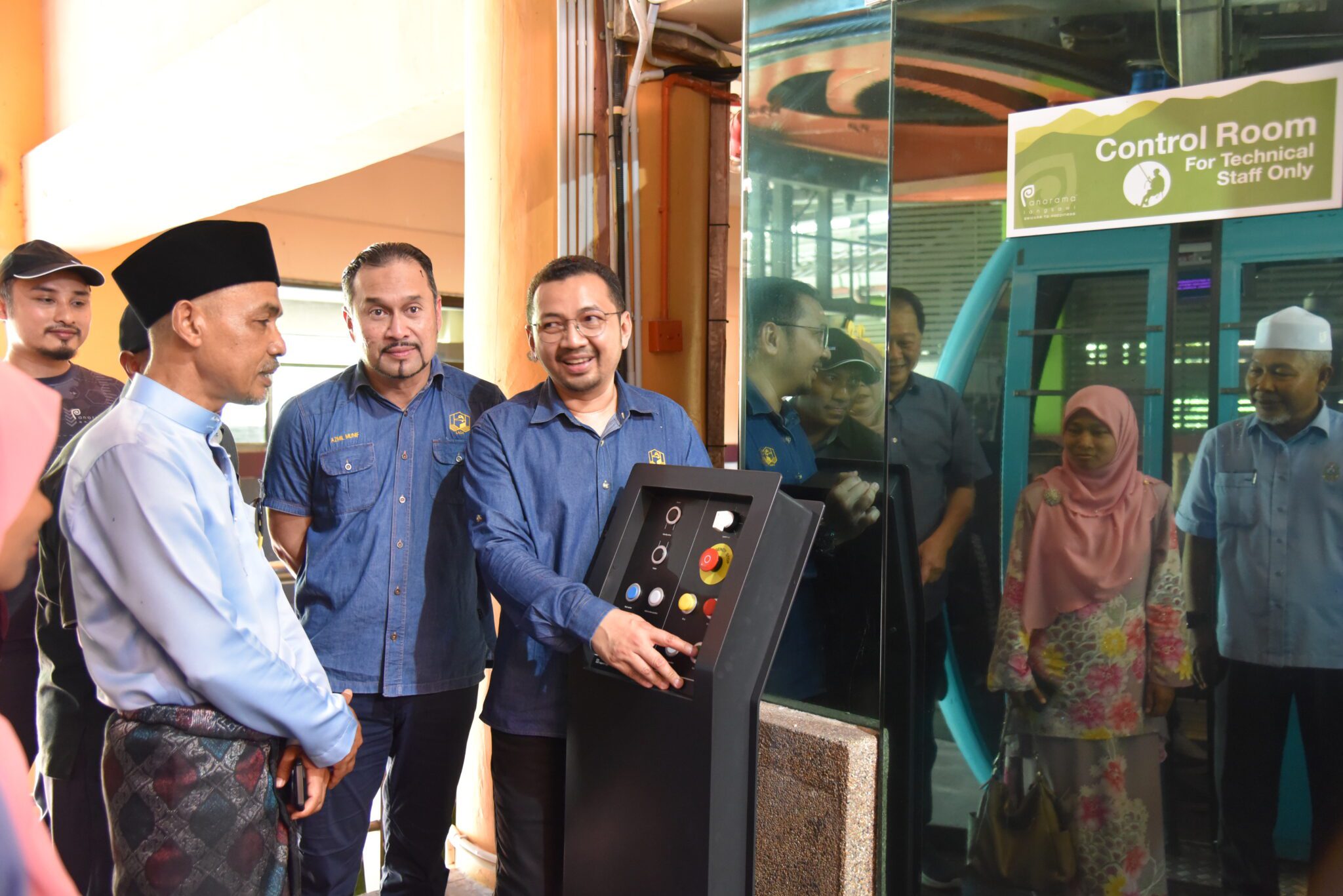 Pelancaran Infotainment Panel & Interkom serta D-Connect (Panel Kawalan ...